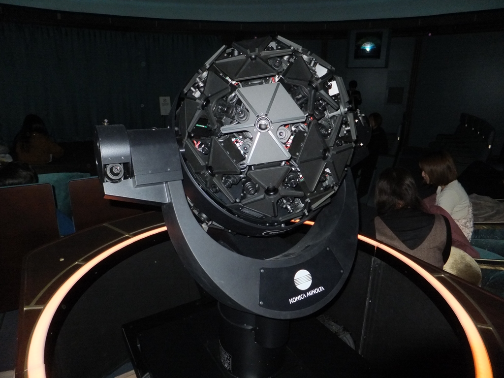 【World MR News】コニカミノルタが探る「ゲームではないVRの可能性」。星空のVRアトラクション「VirtuaLink」が「プラネタリア TOKYO」に登場 | 拡現人